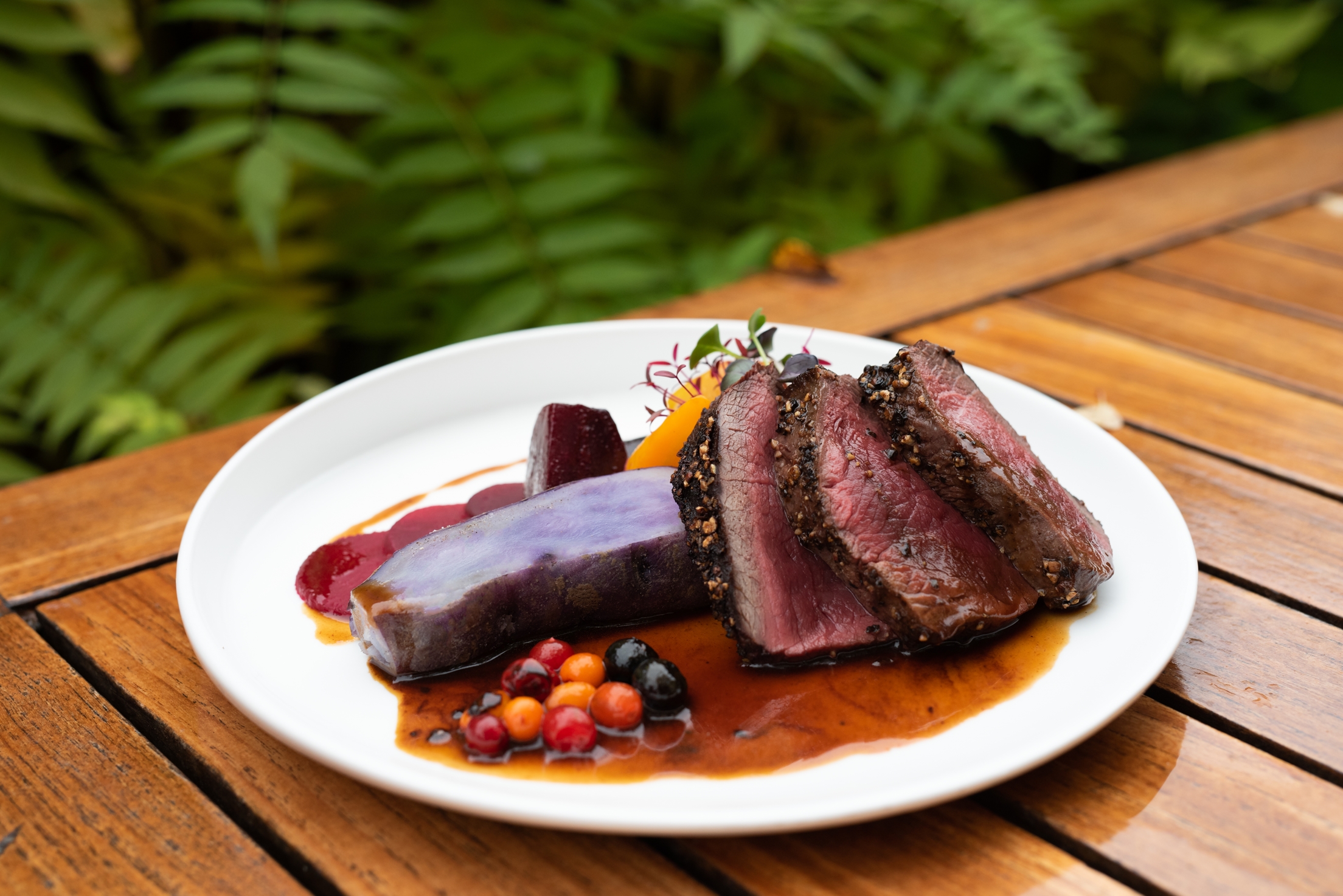 Gigue de cerf rouge rôtie au poivre de Sarawak | FédéCP